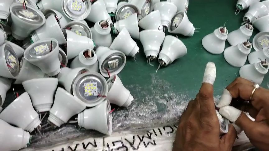 LED灯组装生产过程