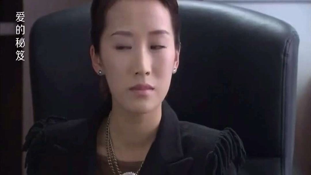 前夫上门向前妻要画,不料前妻扔进垃圾桶还不够,直接放火烧了