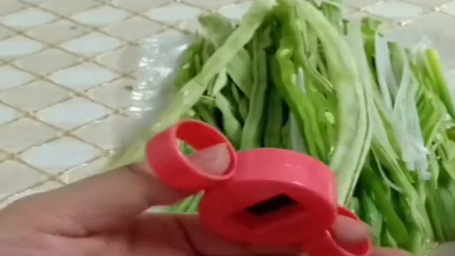 不是所有的菜,都一定要用刀切,这个小工具更实用!