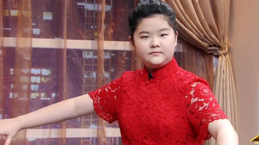 12岁美女模仿秀，现场模仿贾玲沈腾等人，爆笑全场丨加油