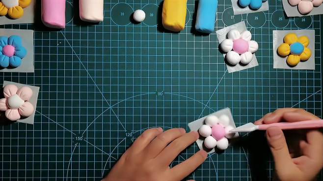 超轻黏土教程小花花做起来很简单哦,过程治愈