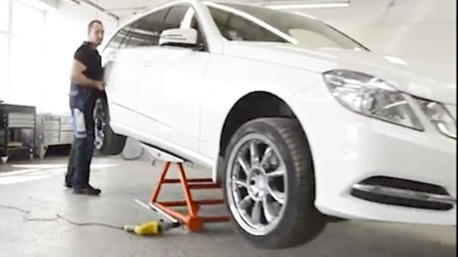 简易举升机 轻松抬起汽车