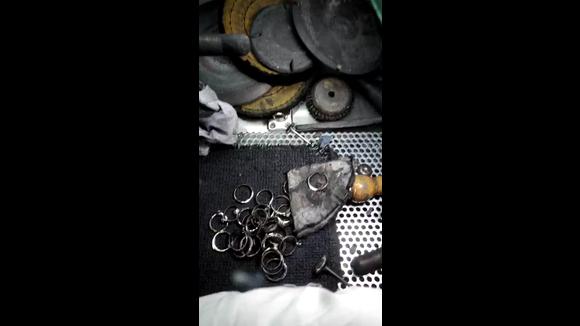 你们带的金戒指就是这样生产的