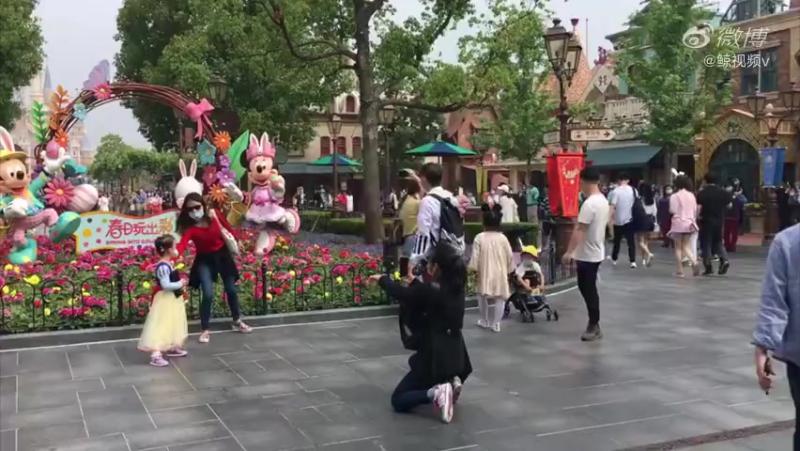 【上海迪士尼员工疫期未停薪降薪,4月“做四休三”】5月11日,时隔...