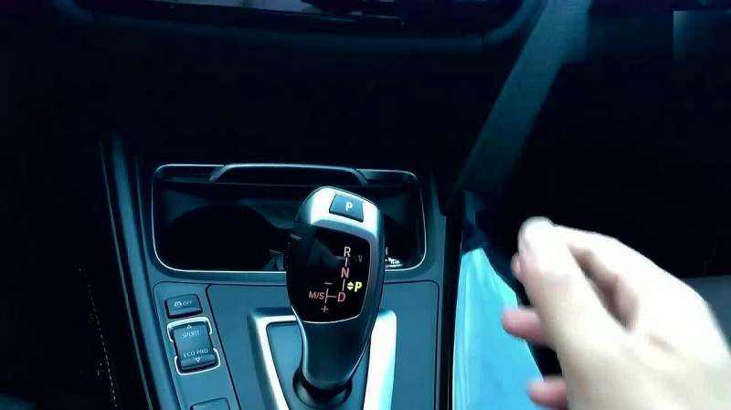 自动挡车下坡如何操作,老司机不要挂挡踩刹车,太危险!