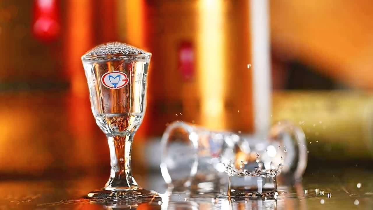 鉴别白酒好坏的方法真是太简单了 可惜我们都不知道