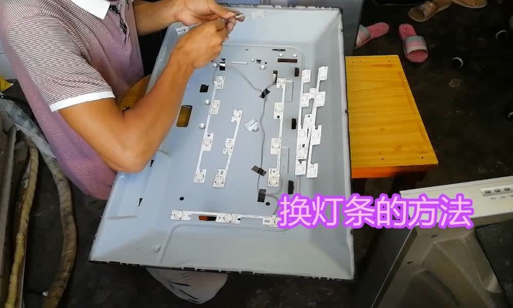液晶电视如何换灯条?特别是价值1000块钱的屏幕,拆装一定要当心
