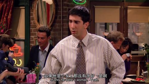 老友记:大家坐看动画片,罗斯和钱德在聊片,菲比静静在发呆