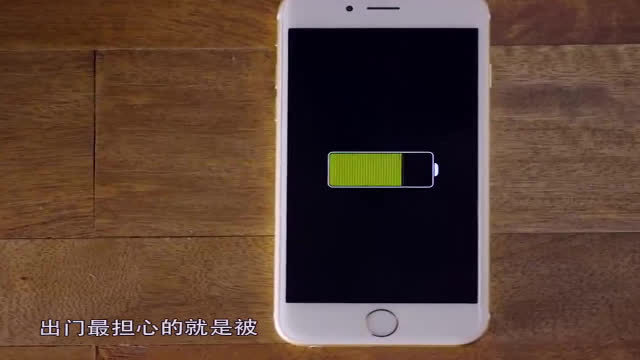 老外设计了3双创意鞋,一双专为手机充电……