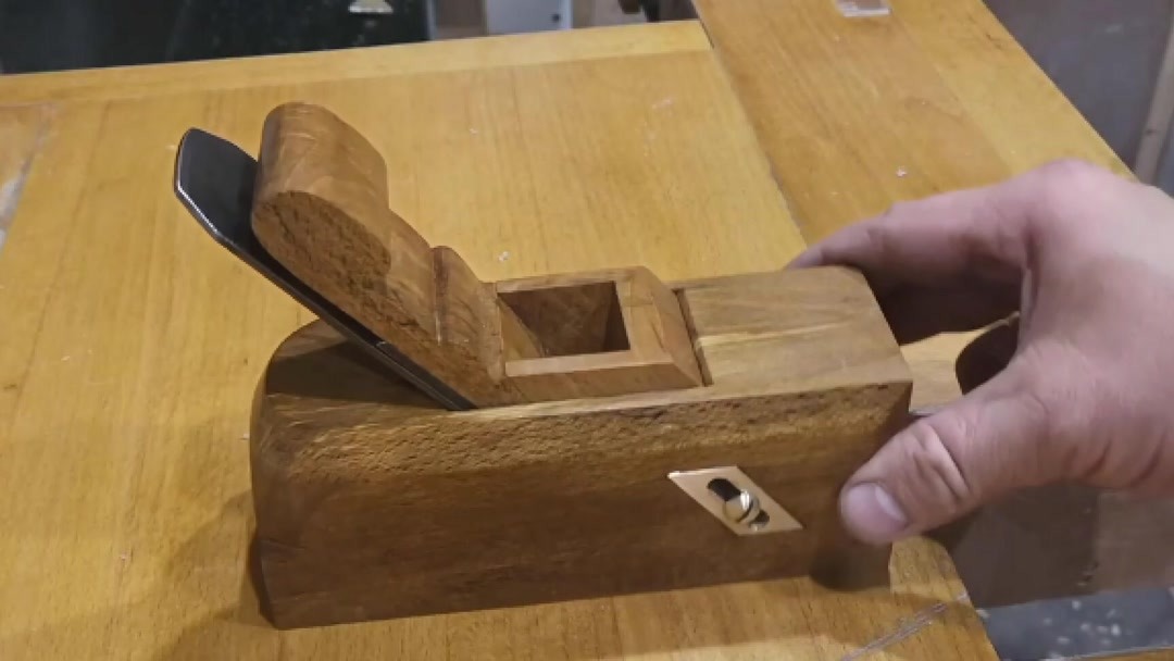 老祖宗发明的这种木工刨,数千年了还有人用,看看如何制作的