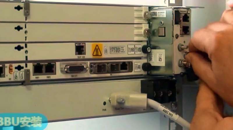 如何安装一台我们4G信号基站上的基带解码调制设备BBU