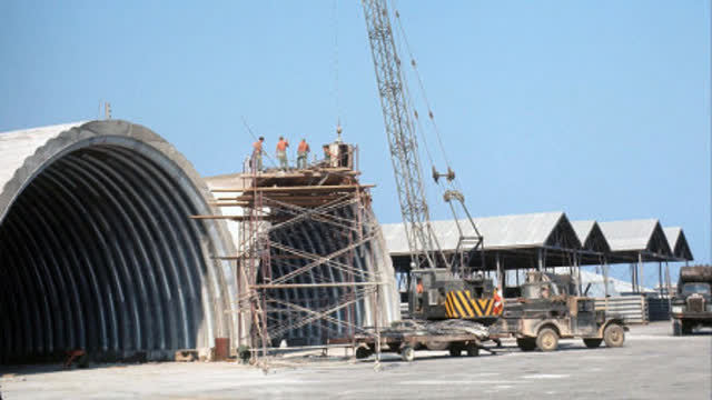 美军亮出底牌!37000工兵抢修重要工事,医疗部队首次投入战场