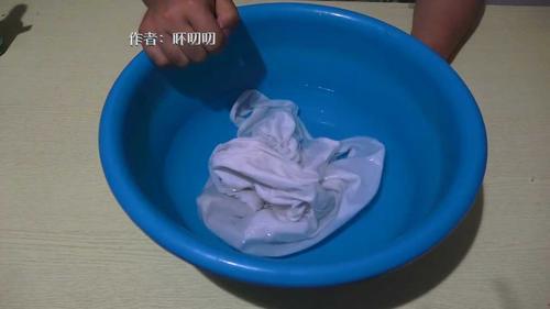 夏天衣服汗味大?教你一招,洗衣服的时候滴点它,真的太实用了