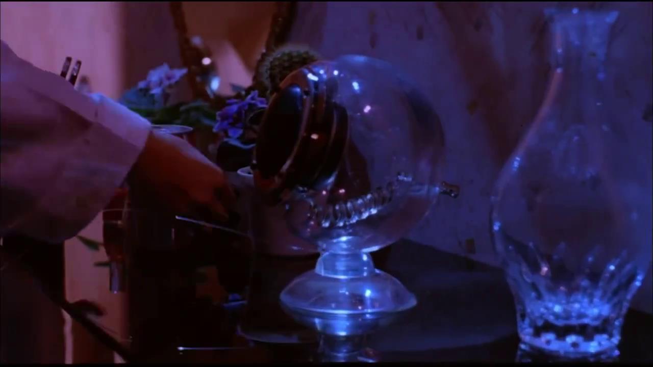 大妈拿着剃须刀刮胡子,还真是第一次,简直不要太搞笑