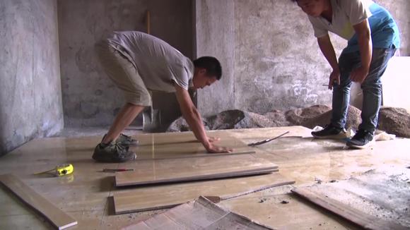 装修师傅演示用玻璃刀切瓷砖,比推还刀还好用,你能切出来吗?