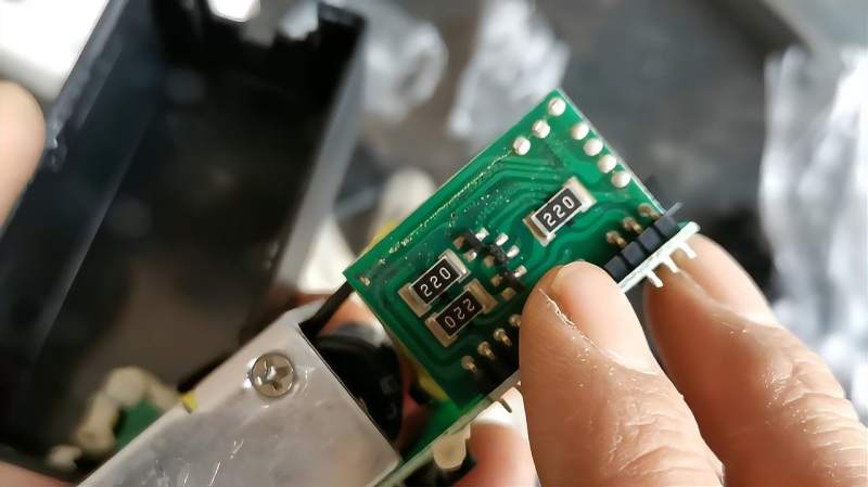 买了两个无人机锂电池池的充电器!这就是传说中的均衡充!开拆