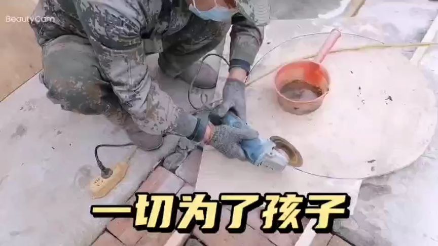 宝爸为俩娃改造一张户外书桌,还翻新一张旧凳子融入爱国教育