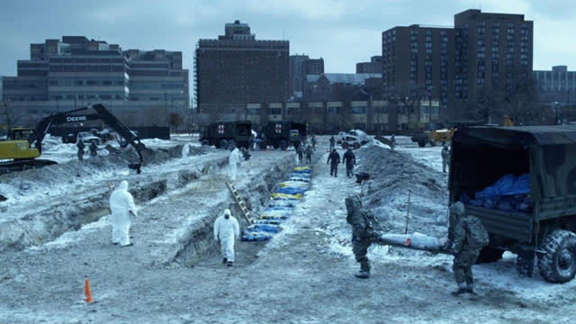 新型病毒疫情扩散,传染源始终难以确认,感染者突发症状死亡