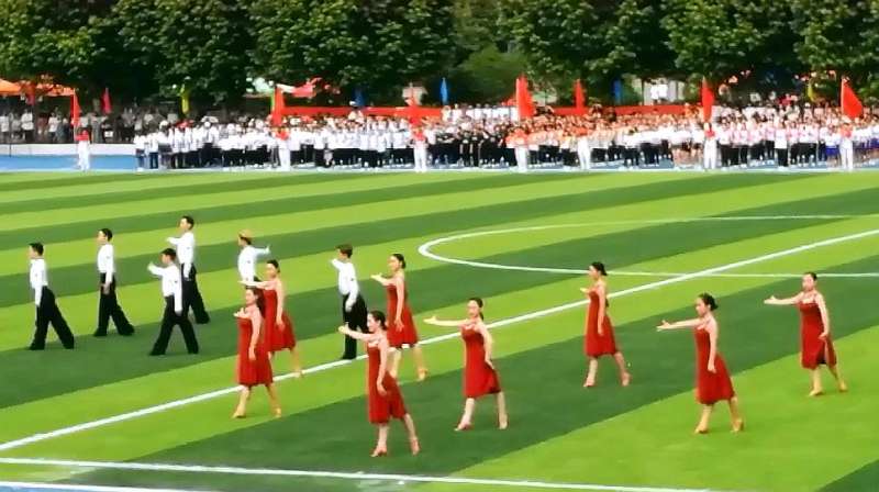 运动会上学姐学长的舞蹈表演,真的太帅了,会跳舞的人好有气质