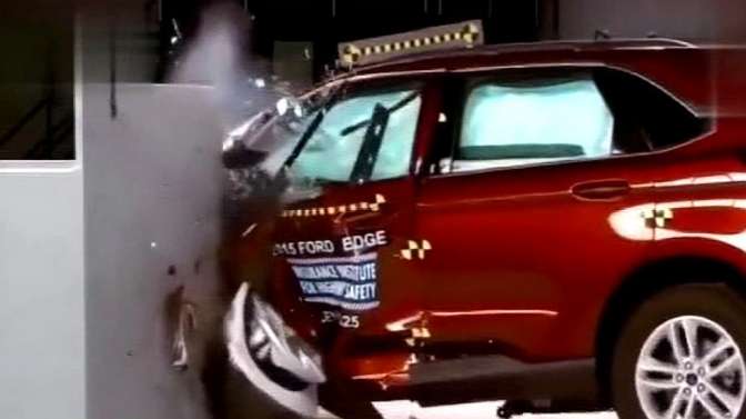 福特锐界碰撞测试视频,对比日产楼兰碰撞测试视频,开车要谨慎