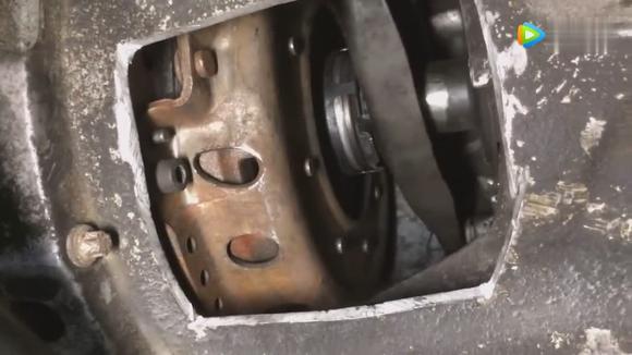 实拍手动变速器离合器分离结合过程