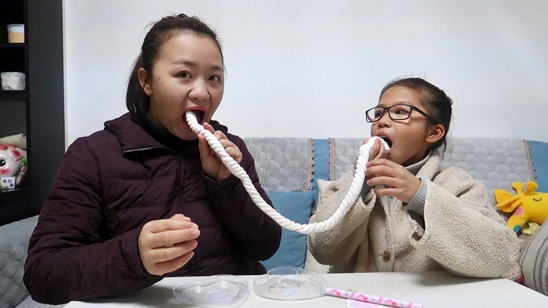 妈妈送小学生新年礼物,7种形状棉花糖,为何到最后一个不喜欢了