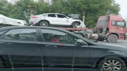 这才是最有良心的国企,拿新车来做碰撞测试,造最安全的车给国人