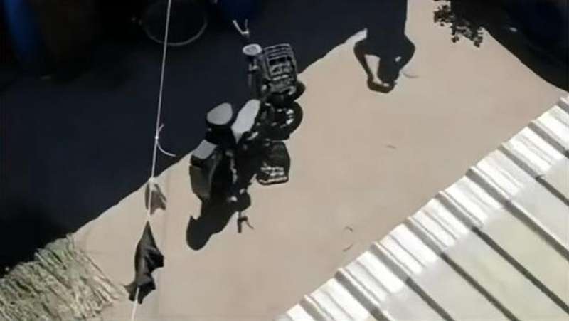 市民广场丢电动车,警用无人机锁定嫌疑人