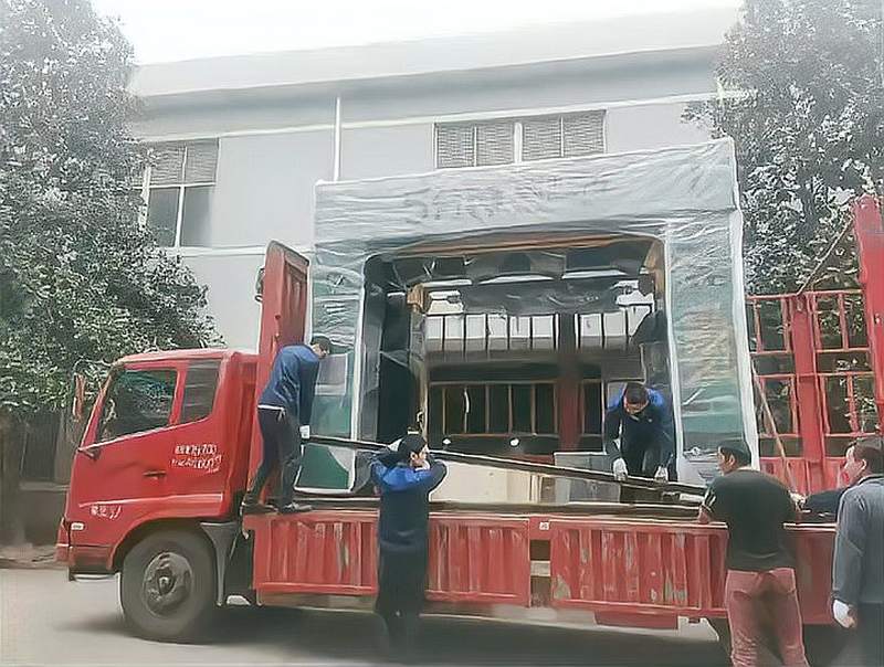 车客林发货现场,深圳走着