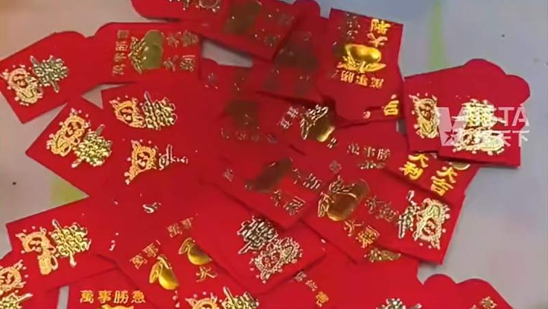 年仅13岁的儿女双双起诉父亲,因其不还16800压岁钱