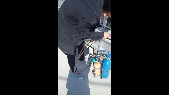 小徒弟疫情过后修电器,焊接技术过关吗?