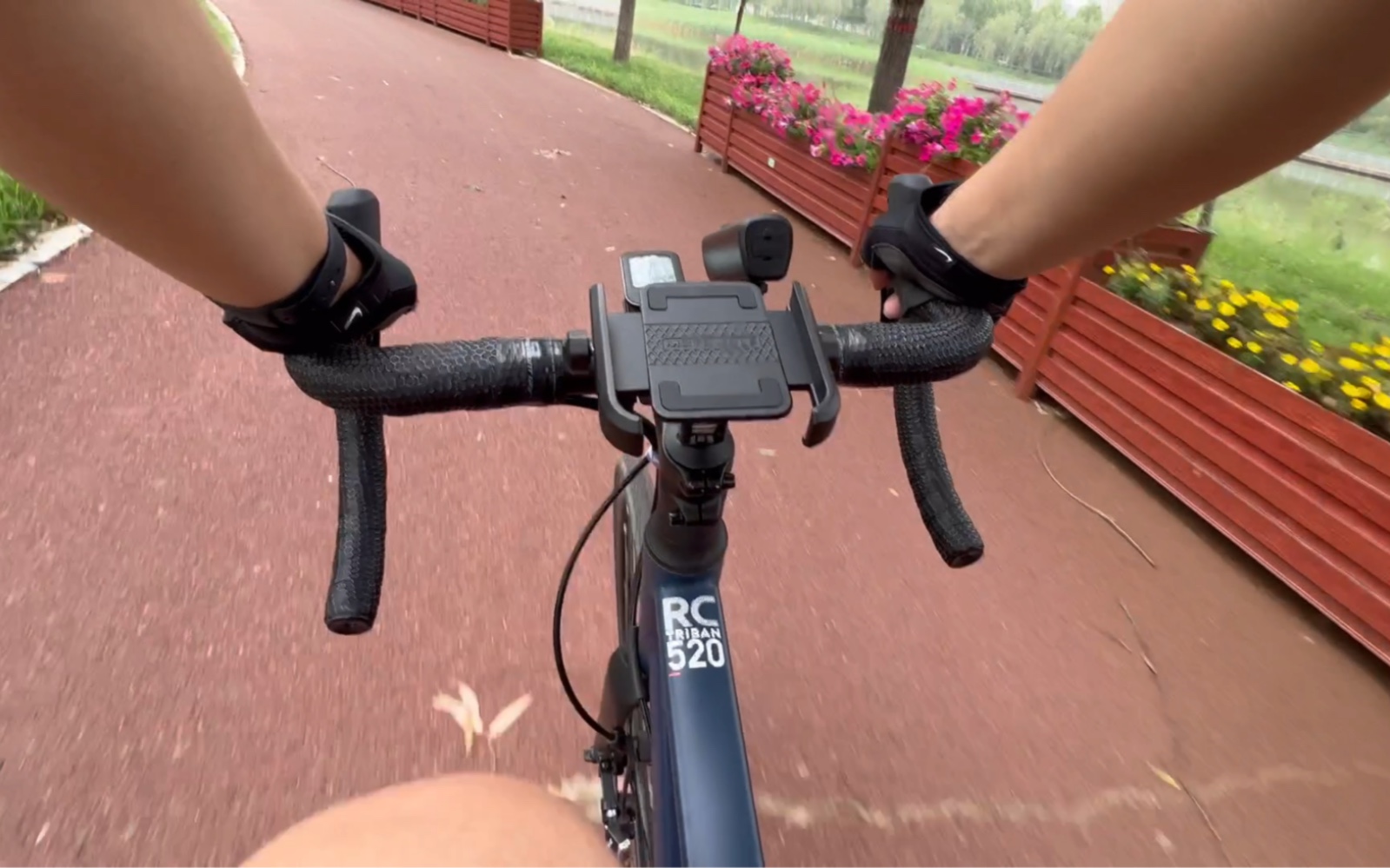 换个视角雨后再刷小公园。iphone手机拍摄,apple watch 手表控制,还...