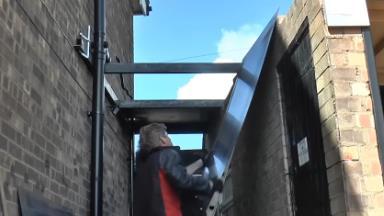 世界上最奇葩的实验,自制的拉伸式屋顶