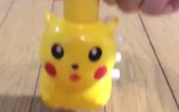 极具邪性的皮卡丘周边 附带技能高速旋转、奇异光线和轮唱