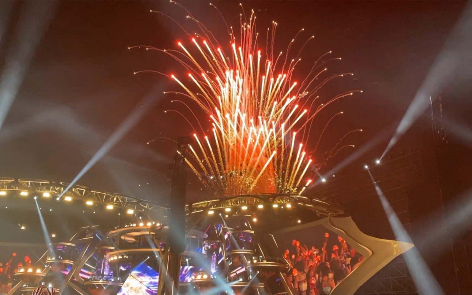 20211203华晨宇火星演唱会《新世界》片段+绝美烟火