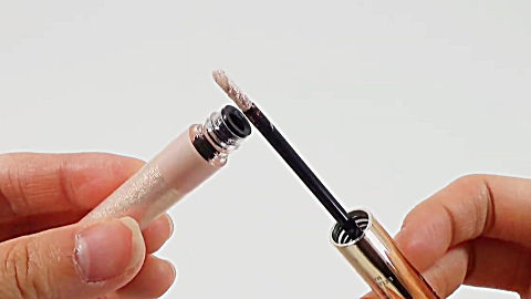 懒人必备的眼影笔,用起来超简单,就可以轻松画出好看的眼影!