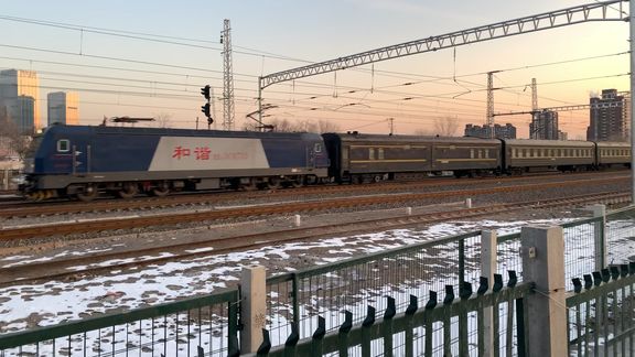 曾经的柳村道口拍火车,HXD3C0733牵引K3次国际旅客列车通过