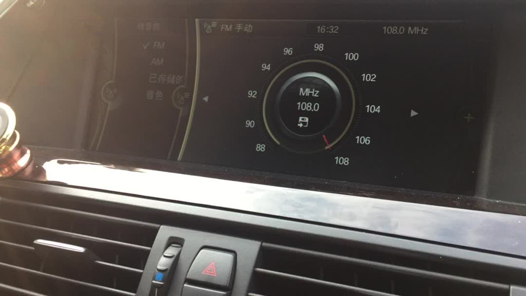 2011年宝马525秒变法拉利发动机引擎音效 插入汽车声浪模拟器即可