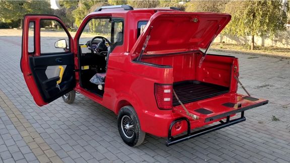 双排小皮卡,冬天有了它,拉人载货最方便。