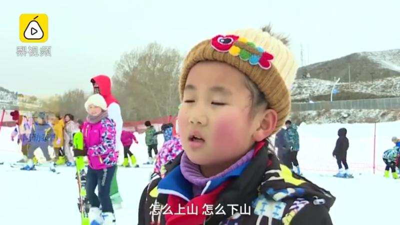 【酸了!阿勒泰中小学开设滑雪体育课,网友:又是别人家的学校】11月19...