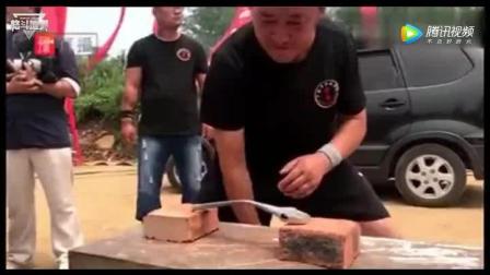 铁砂掌高手的威力, 钢化玻璃打成碎片!