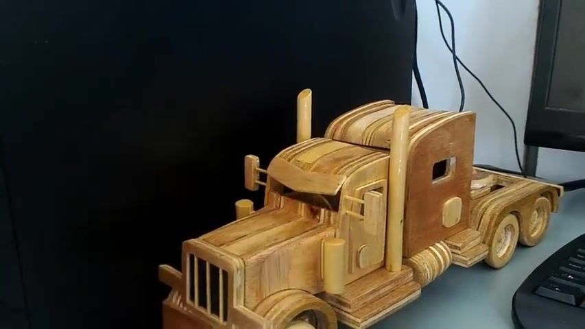 看看这个擎天柱卡车模型做的怎么样