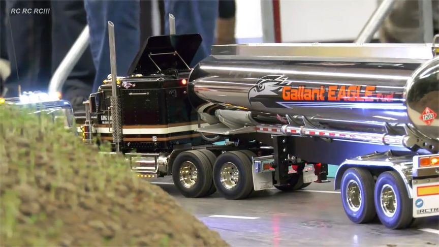 工程车模拟真实施工现场 看完不得不佩服老外真会玩