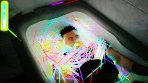 荧光棒究竟有多神奇?在小哥的手里被玩出不同,还可以这样玩儿?