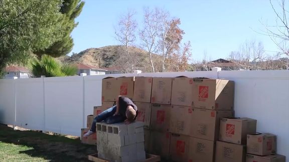 纸盒还能这么玩?校草在线演示,网友:这是模仿愤怒的小鸟吗