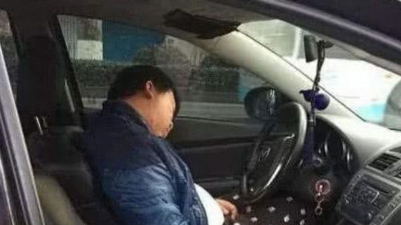 酒后在车内睡觉,交警判罚结果惹争论,车主反问:开空调也不行?