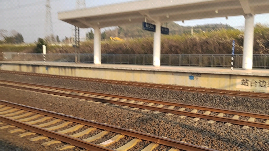 D1842次列车(珠海站-万州北站)本务广州动车段CRH2A统型重联遵义...