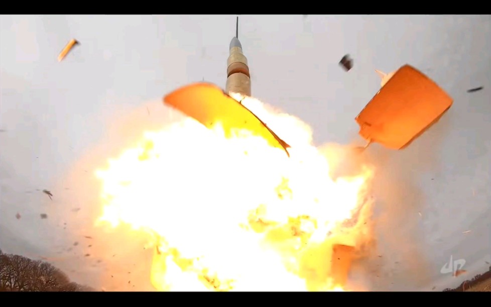 外国人制作火箭模型玩升空比拼!厉害了!