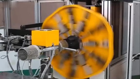 别眨眼!电机绕线圈过程,看着真舒服!