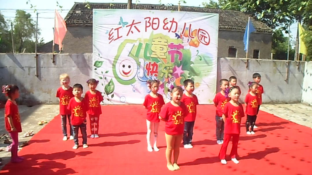 红太阳幼儿园毕业班现代诗朗诵悄悄话